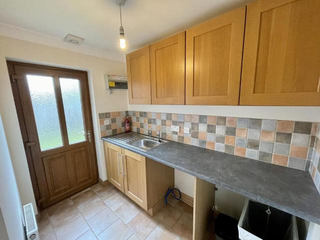 5 bedroom detached house to rent
