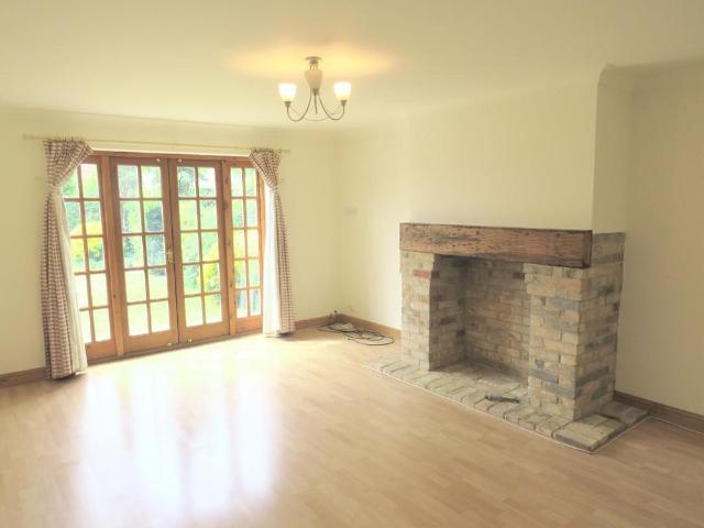 5 bedroom detached house to rent