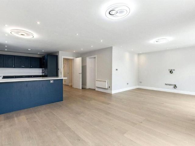 5 bedroom detached house to rent