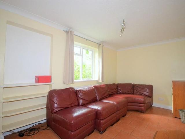 5 bedroom detached house to rent