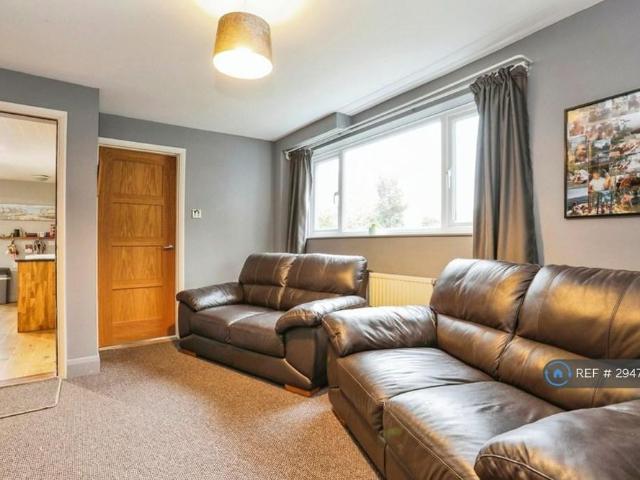 5 bedroom detached house to rent