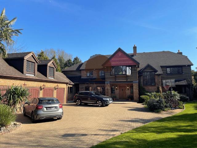 5 bedroom detached house to rent