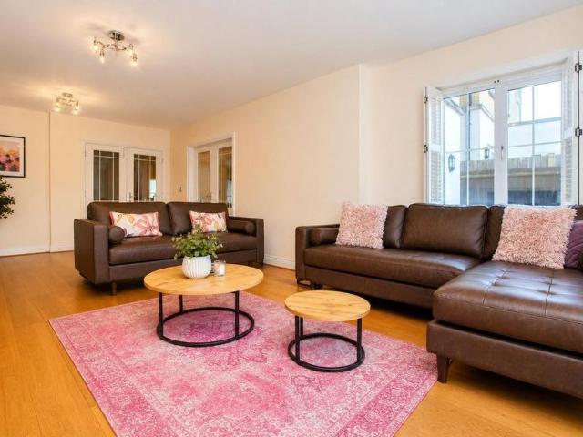 5 bedroom detached house to rent