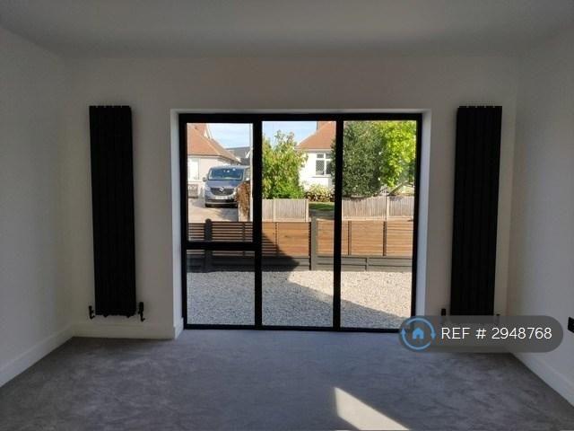 5 bedroom detached house to rent