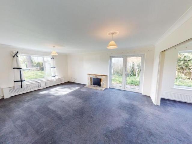5 bedroom detached house to rent