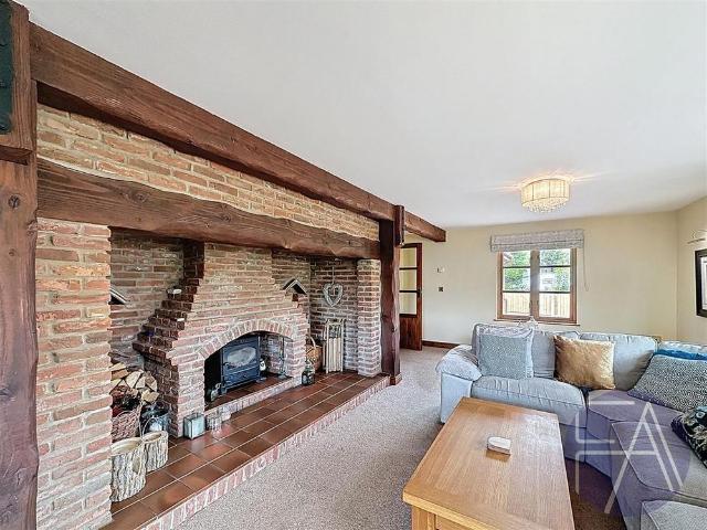 5 bedroom detached house to rent