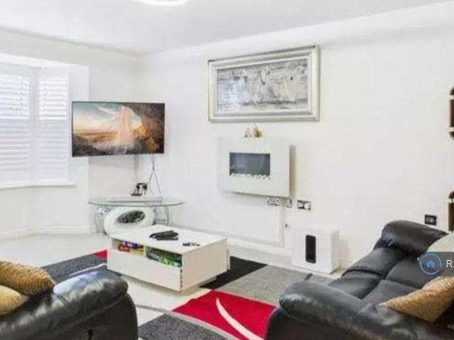 5 bedroom detached house to rent