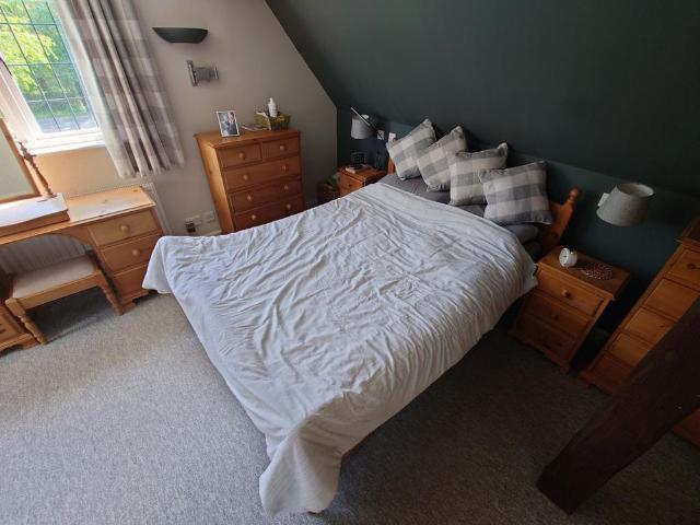 5 bedroom detached house to rent