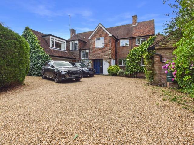 5 bedroom detached house to rent