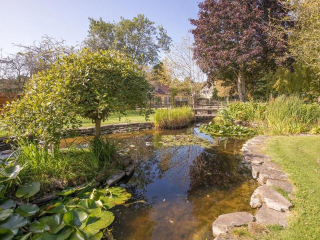 5 bedroom detached house to rent