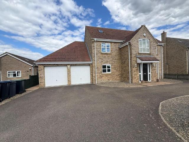 5 bedroom detached house to rent