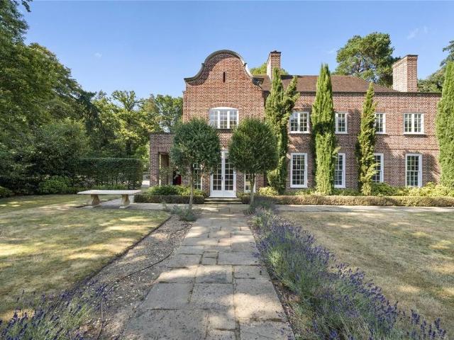 5 bedroom detached house to rent