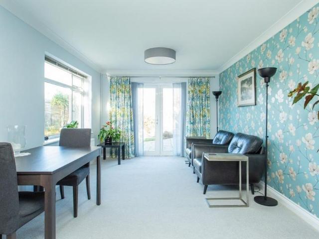 5 bedroom detached house to rent
