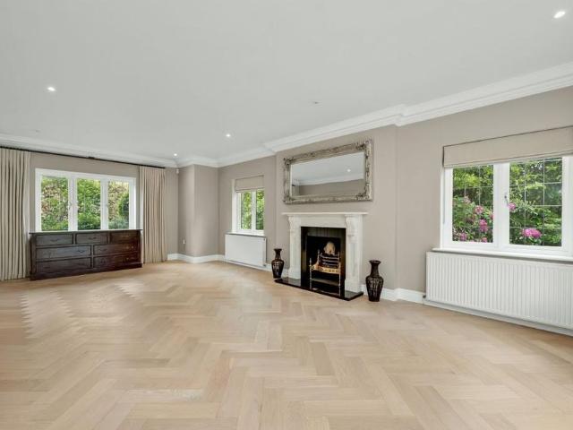 5 bedroom detached house to rent