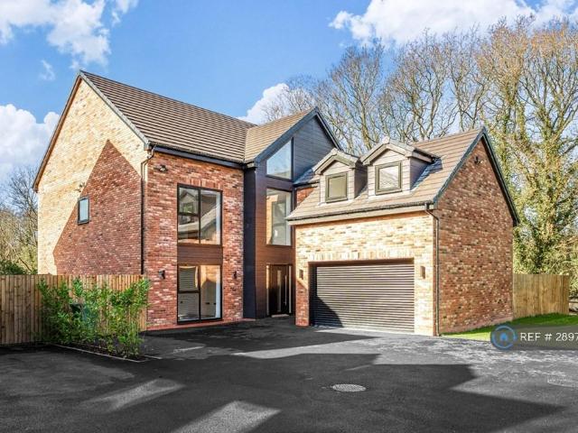 5 bedroom detached house to rent