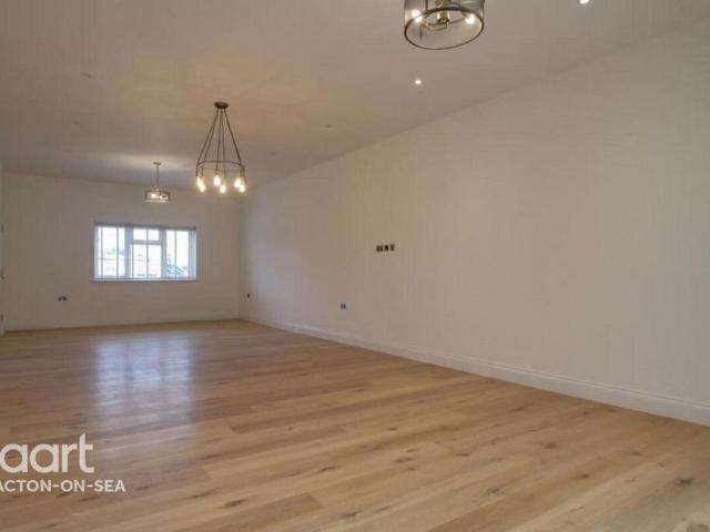5 bedroom detached house to rent