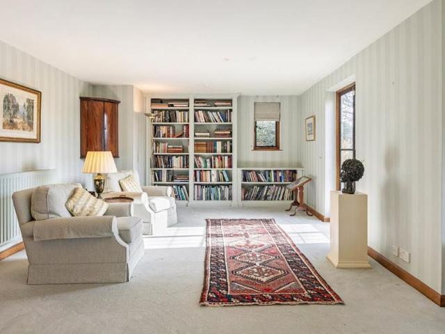 5 bedroom detached house to rent