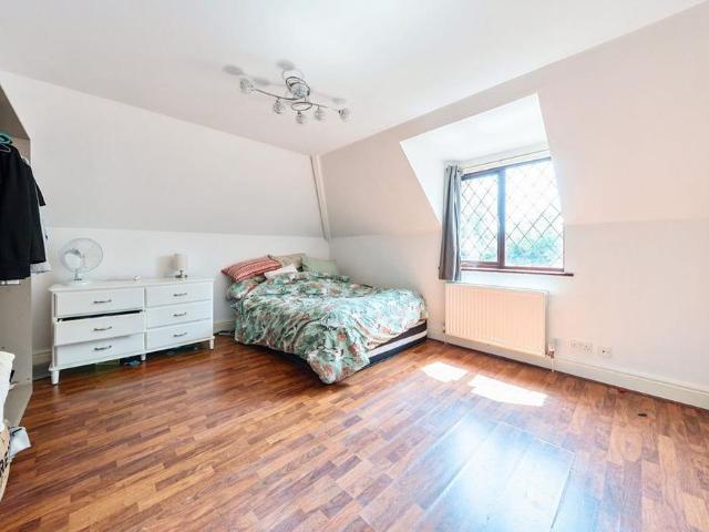5 bedroom detached house to rent