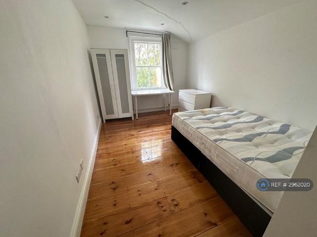 5 bedroom detached house to rent