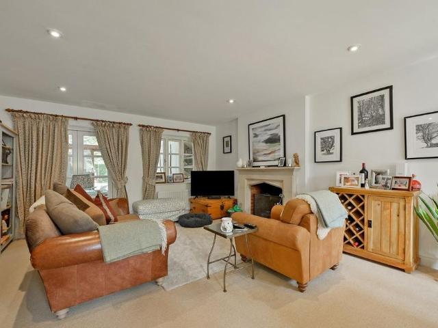 5 bedroom detached house to rent