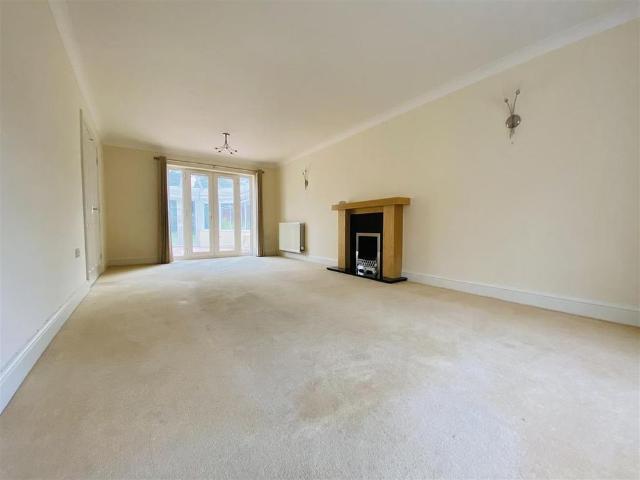 5 bedroom detached house to rent