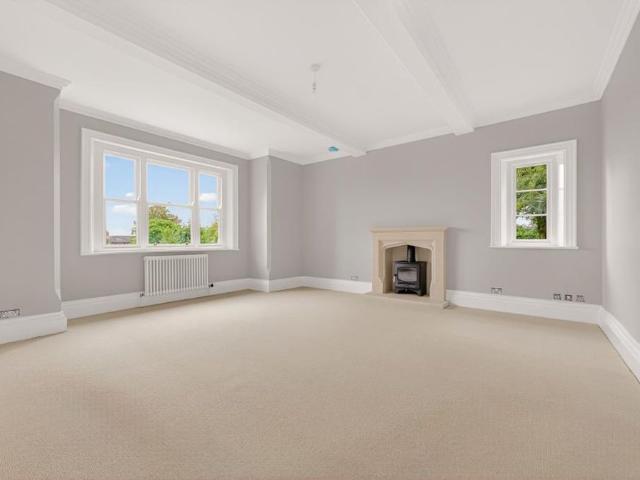 5 bedroom detached house to rent