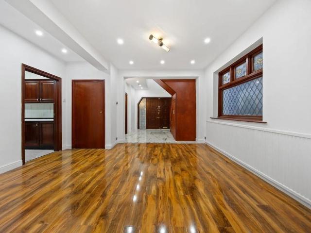 5 bedroom detached house to rent