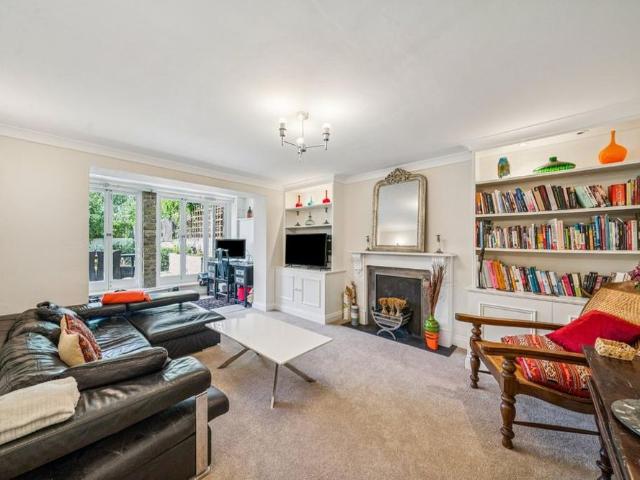 5 bedroom detached house to rent