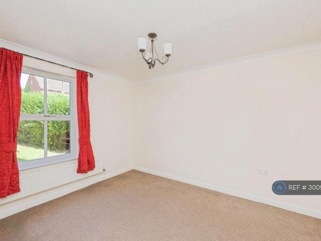5 bedroom detached house to rent