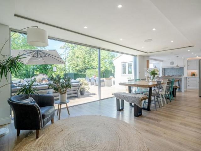 5 bedroom detached house to rent