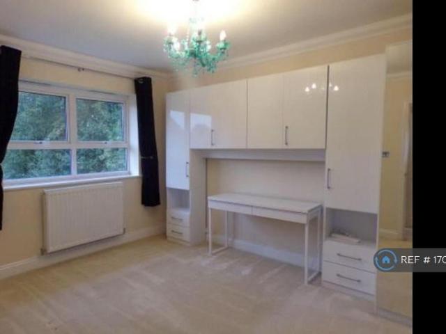 5 bedroom detached house to rent