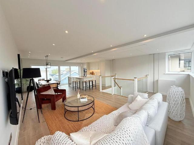 5 bedroom detached house to rent