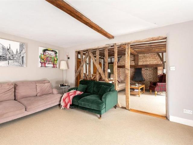 5 bedroom detached house to rent