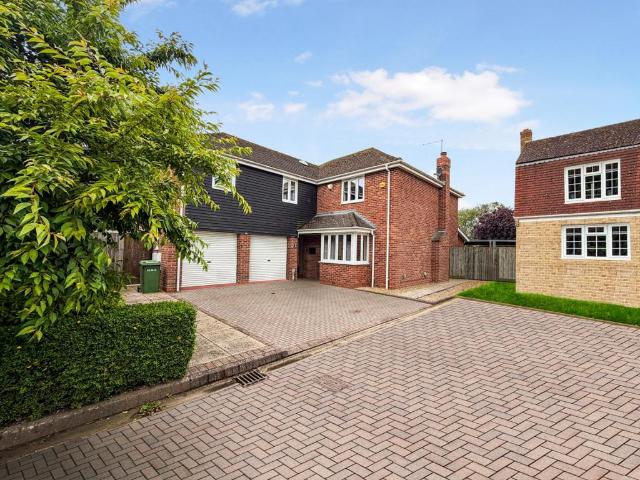 5 bedroom detached house to rent