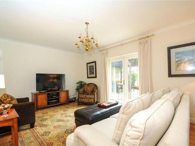 5 bedroom detached house to rent