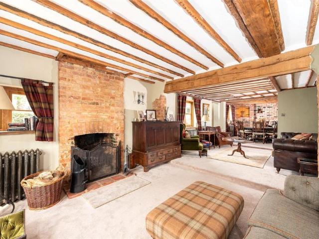 5 bedroom detached house to rent