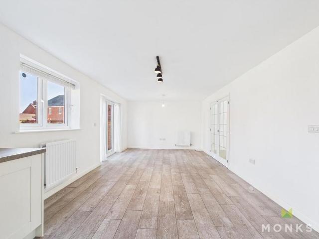 5 bedroom detached house to rent