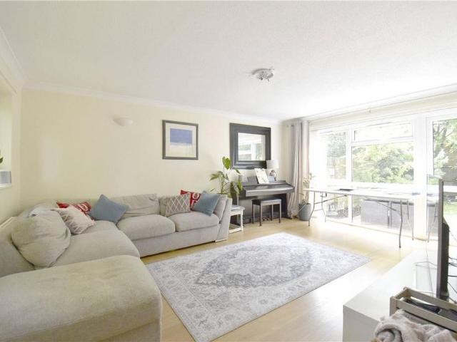5 bedroom detached house to rent