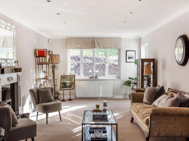 5 bedroom detached house to rent