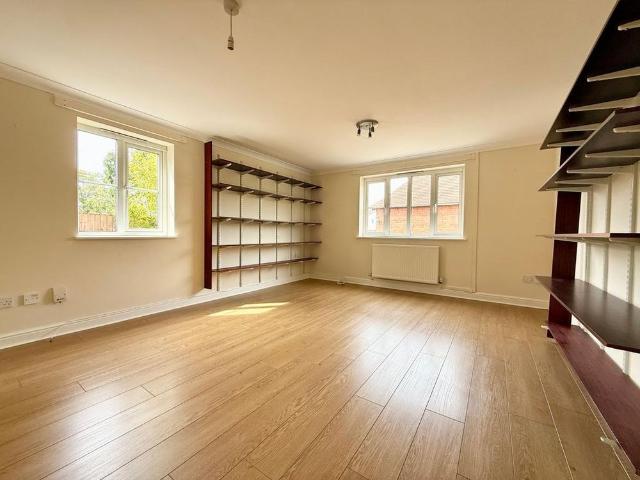 5 bedroom detached house to rent