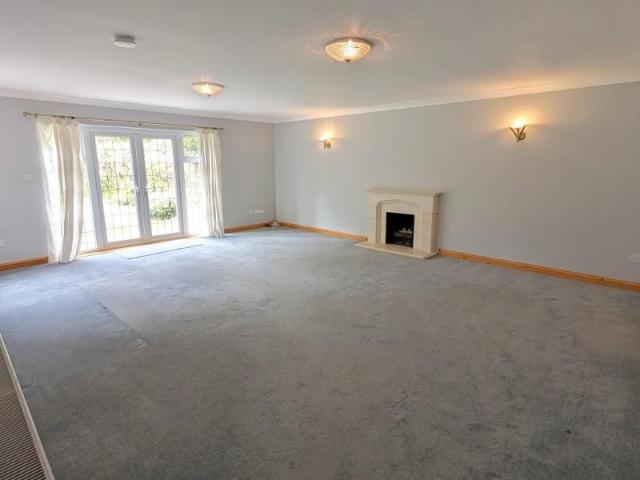 5 bedroom detached house to rent