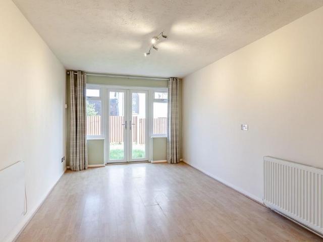 5 bedroom detached house to rent