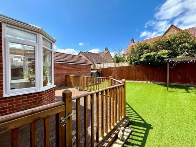 5 bedroom detached house to rent