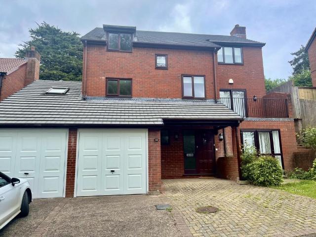 5 bedroom detached house to rent