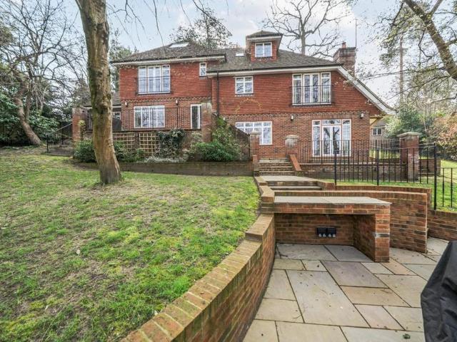5 bedroom detached house to rent