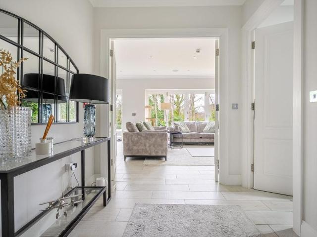 5 bedroom detached house to rent