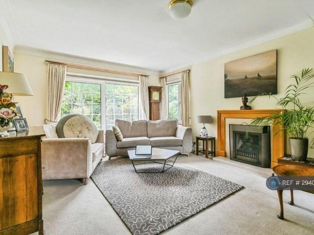 5 bedroom detached house to rent