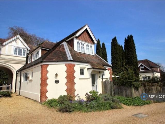 5 bedroom detached house to rent