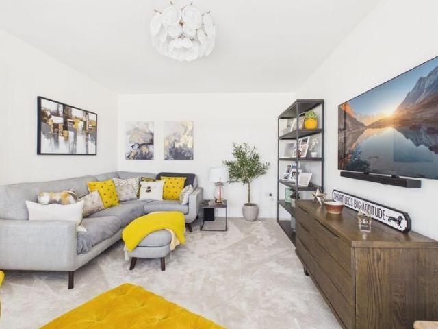 5 bedroom detached house to rent
