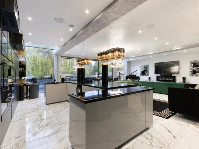 5 bedroom detached house to rent